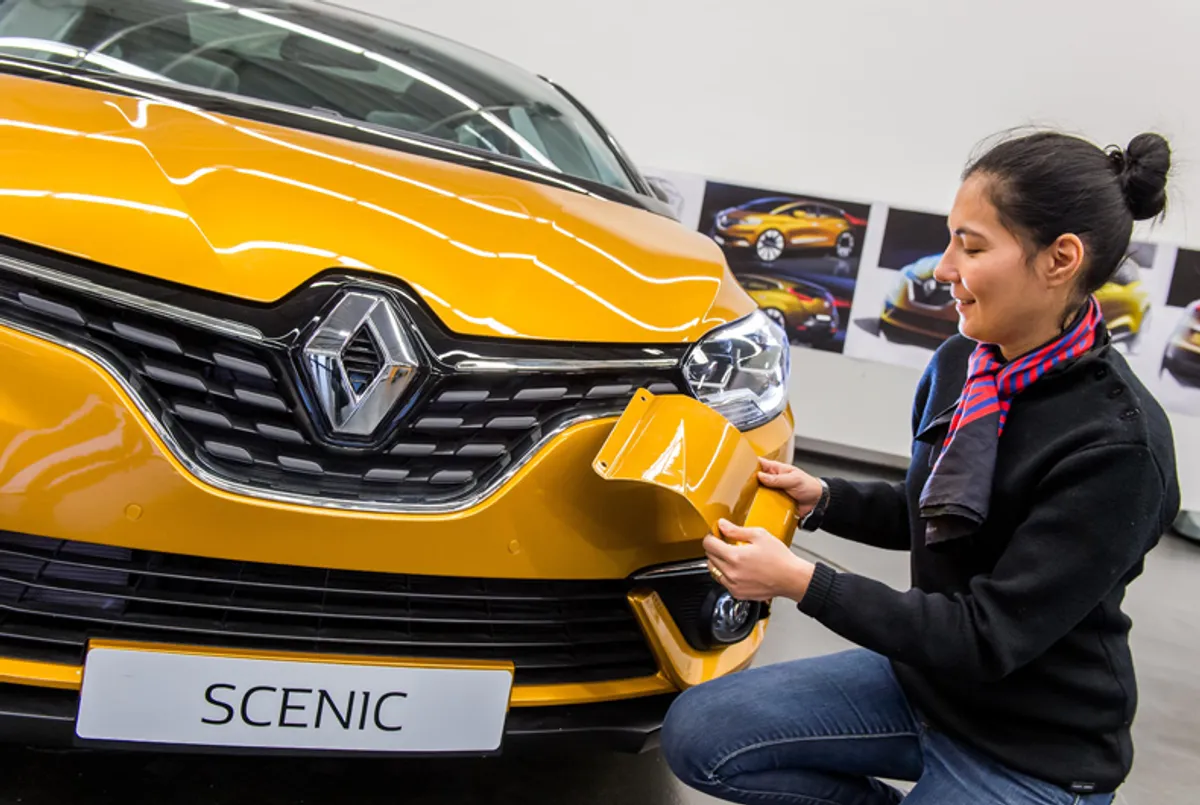 The story of honey yellow of the New Renault Scénic