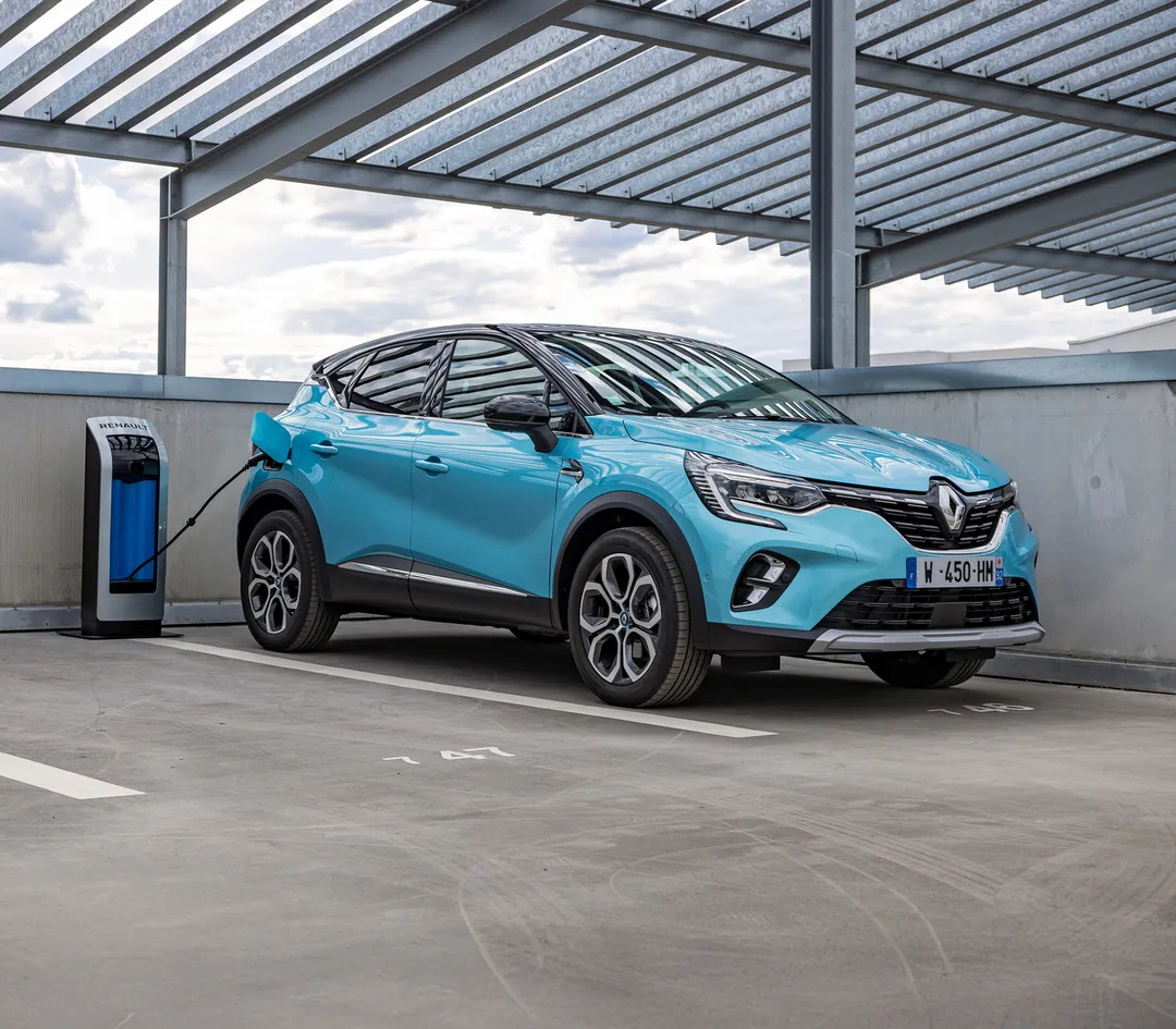 Hybrid family cars: test Renault's new full-hybrid engines - Renault Group