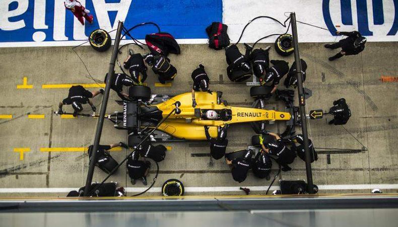 The story of honey yellow of the New Renault Scénic