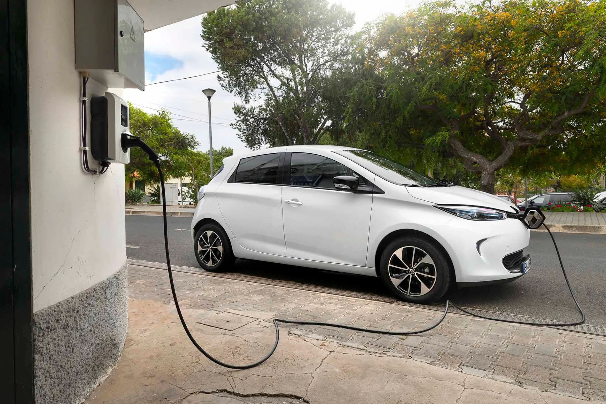 The electric car Mennekes type 2 socket: features