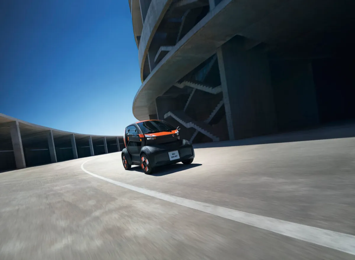 Duo, a licence-free vehicle from Mobilize, an affordable and ...