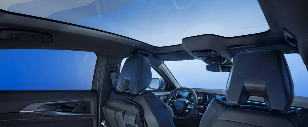 Renault Solarbay, a panoramic sunroof which opacifies in segments on demand