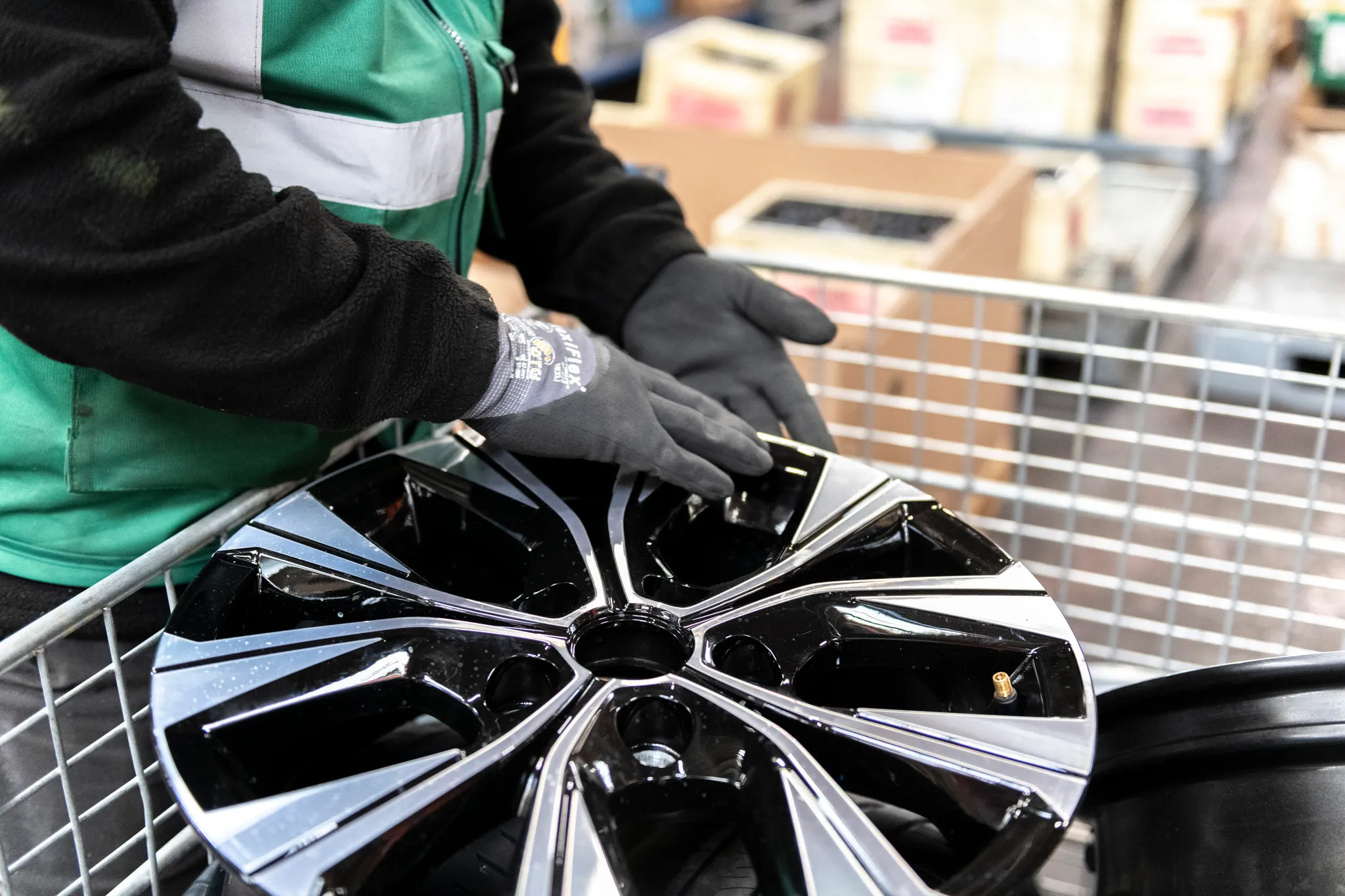 Refactory: The Flins site enters the circle of the circular economy - Renault Group