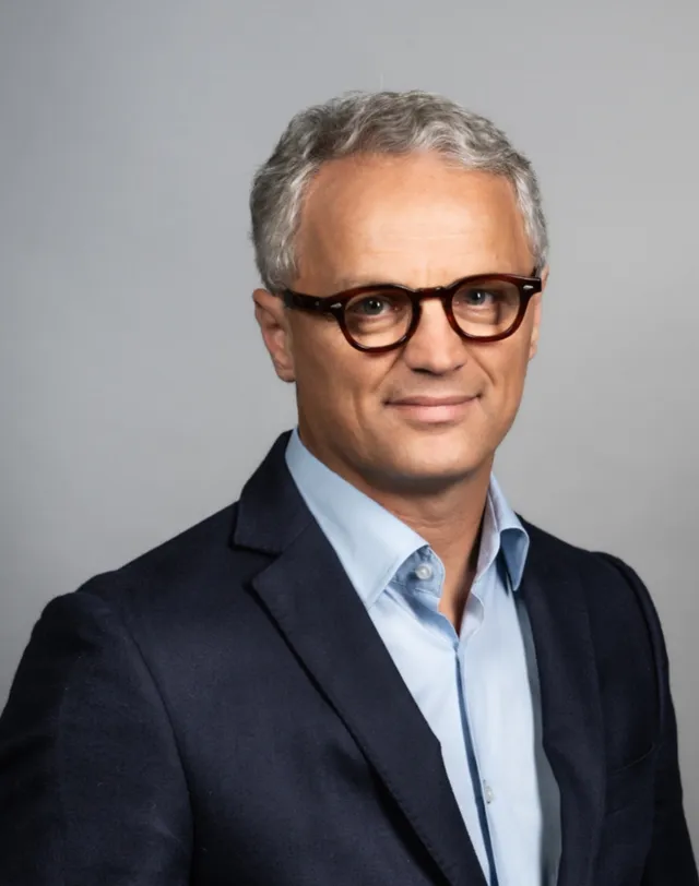 High-Tech automotive engineering & large-scale production - Renault Group